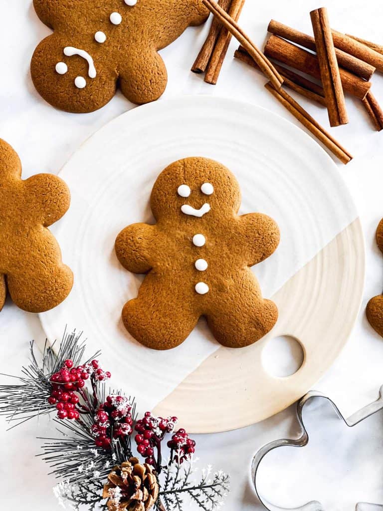 The Perfect Soft Gingerbread Cookies [Easy Recipe!] - Savory Nothings