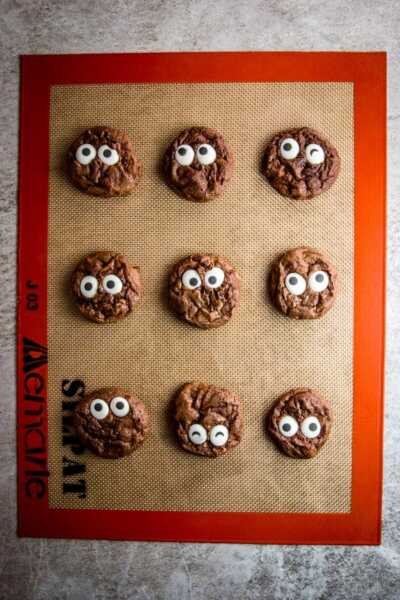 Cute Monster Eye Cookies - An Easy Halloween Treat!