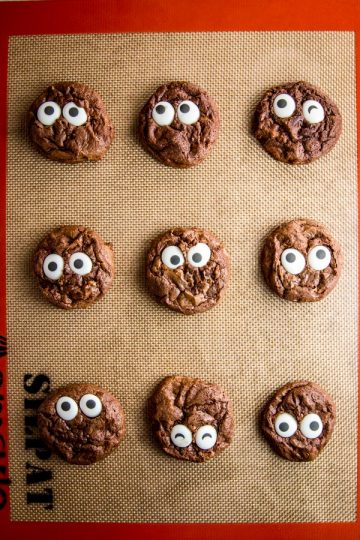 Cute Monster Eye Cookies - An Easy Halloween Treat!