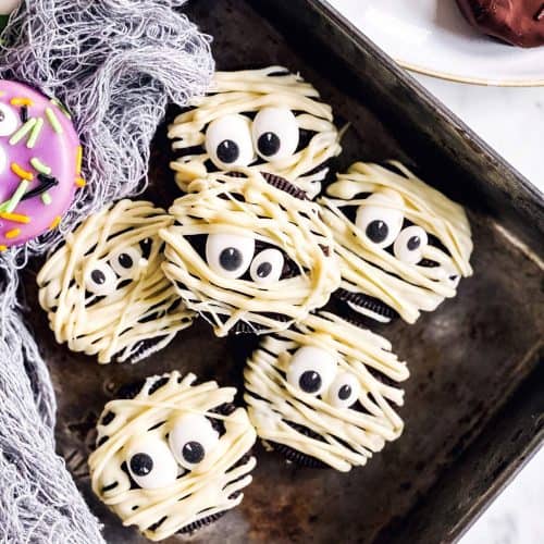 Mummy Oreos Cookies for Halloween - Savory Nothings