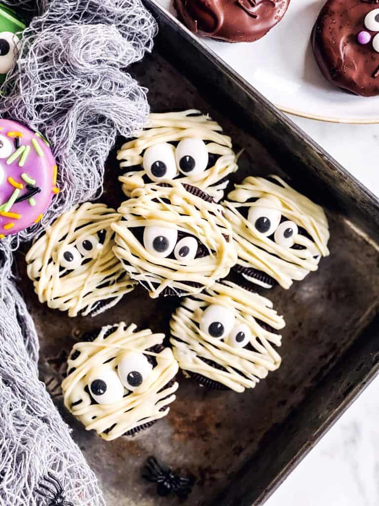 Mummy Oreos Cookies for Halloween - Savory Nothings