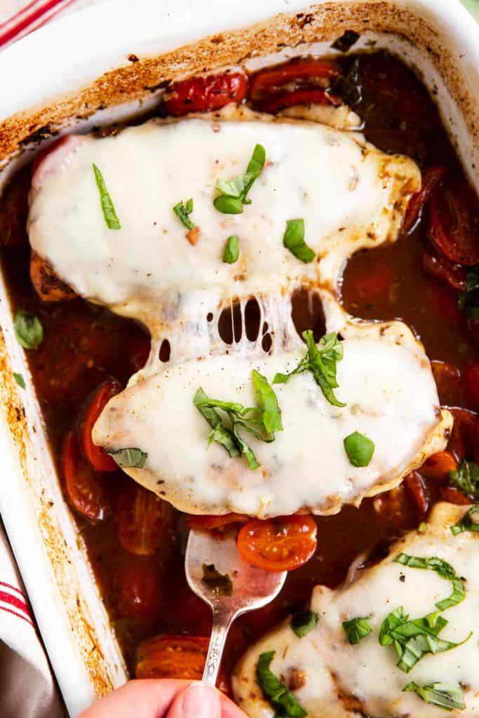 Baked Caprese Chicken Recipe - Savory Nothings