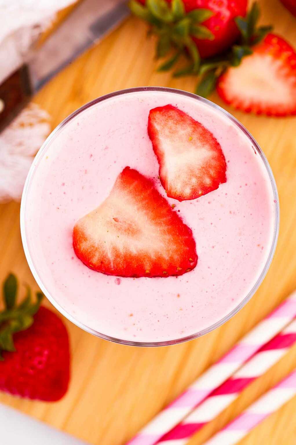 Strawberry Yogurt Smoothie Recipe - Savory Nothings