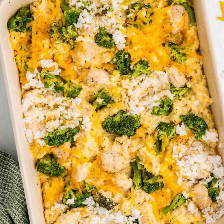 Easy Chicken Broccoli Rice Casserole Recipe - Savory Nothings