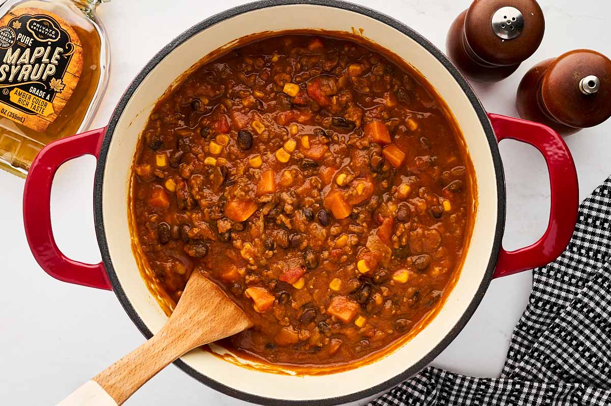 🎃 October Chili (Pumpkin Black Bean Chili Recipe) - Savory Nothings