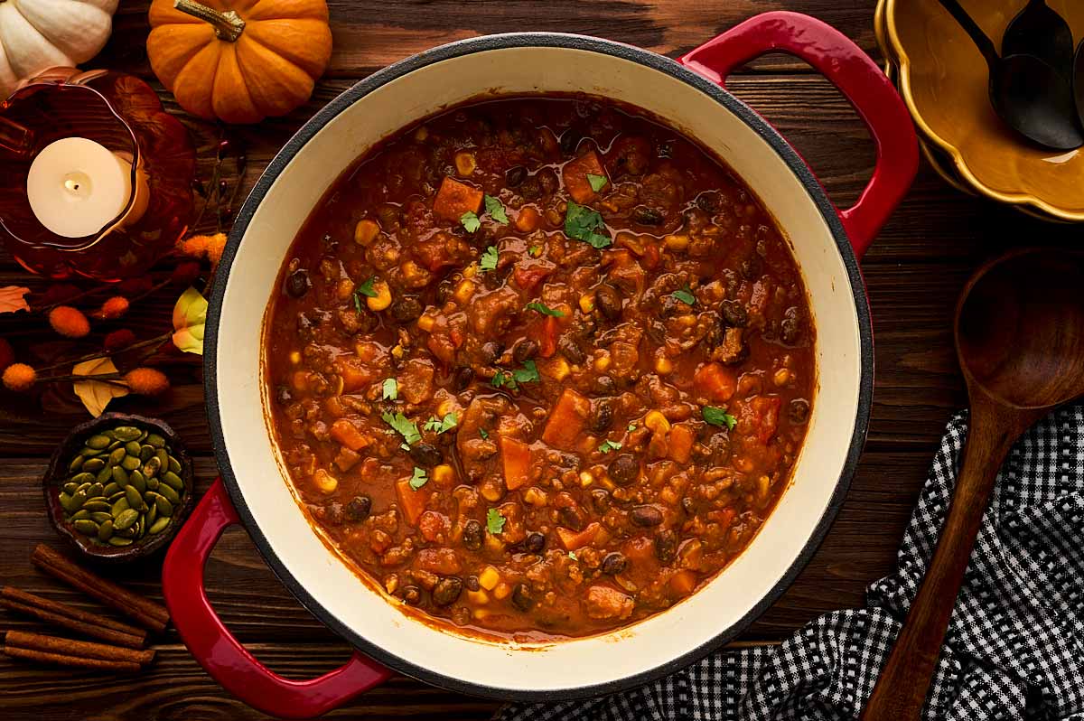 🎃 October Chili (Pumpkin Black Bean Chili Recipe) - Savory Nothings