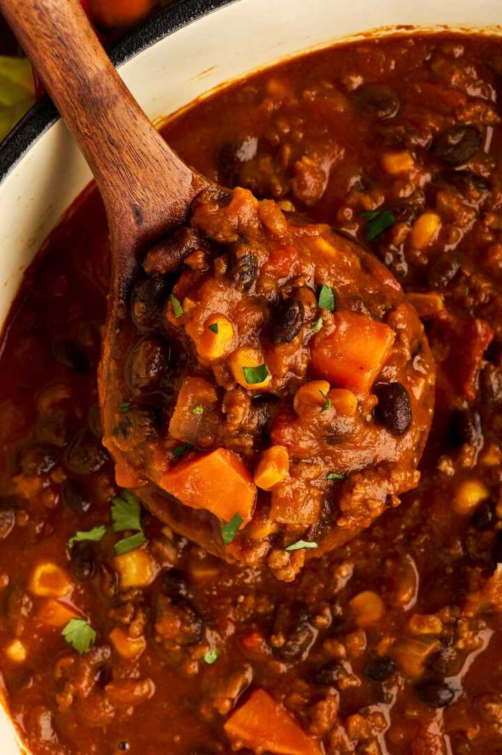 🎃 October Chili (Pumpkin Black Bean Chili Recipe) - Savory Nothings