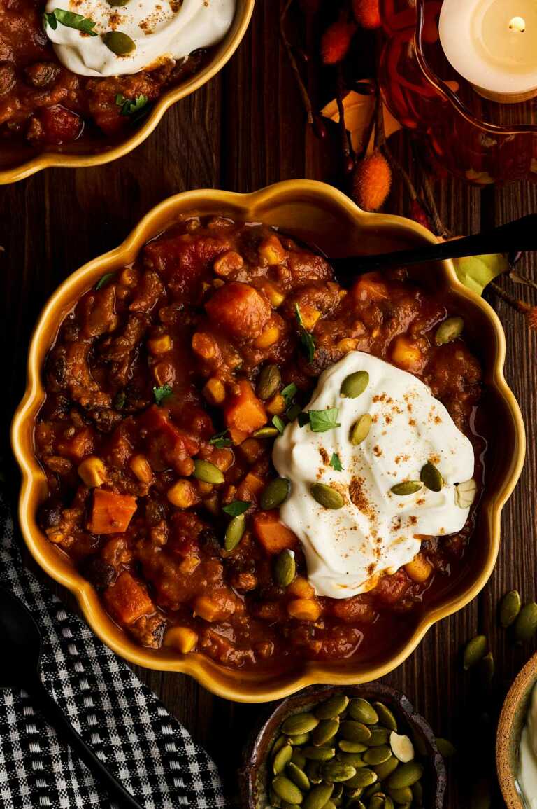 🎃 October Chili (Pumpkin Black Bean Chili Recipe) - Savory Nothings