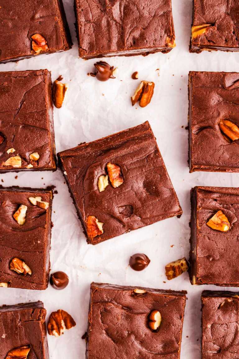 Easy Chocolate Fudge Recipe - Savory Nothings