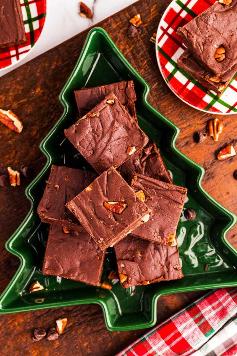 Easy Chocolate Fudge Recipe - Savory Nothings